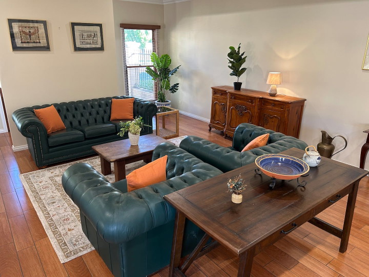 Grand Retreat In Peaceful Street - Albury