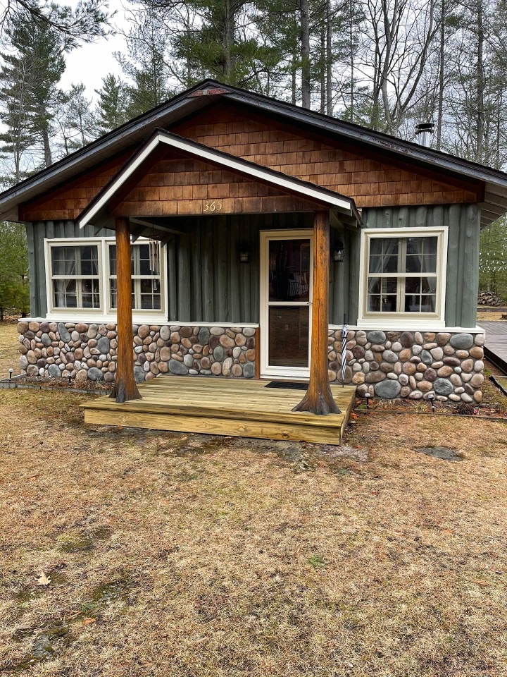 Sage Lake Huron Cottage - Michigan