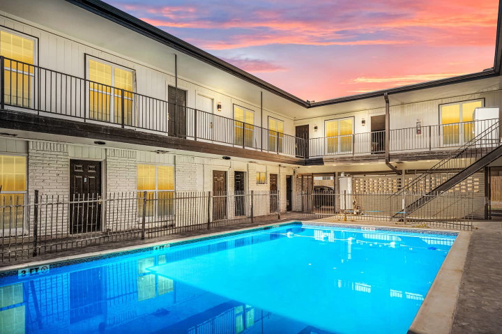 Pool Relaxing 1br Apt In Prime Houston Location - Houston, TX