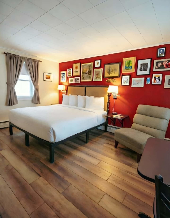 Sleep Woodstock Motel - King: Room #2 - Woodstock, VT