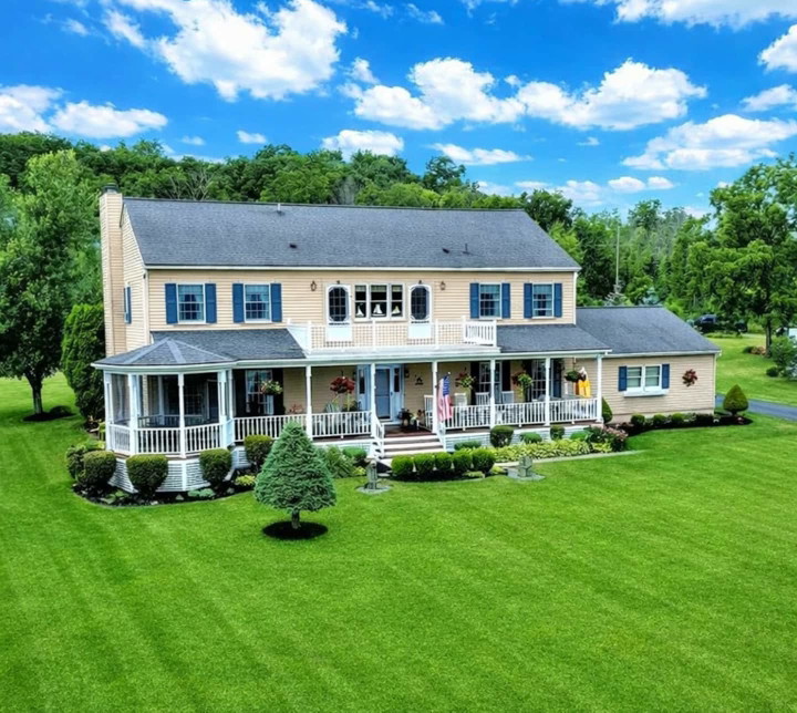 Glorious Keuka Lakefront House- Sleeps 12 + Dog - Penn Yan, NY
