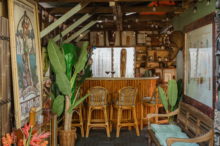 Retro Beach House | Private Tiki Bar + Fire Pit - Queensland