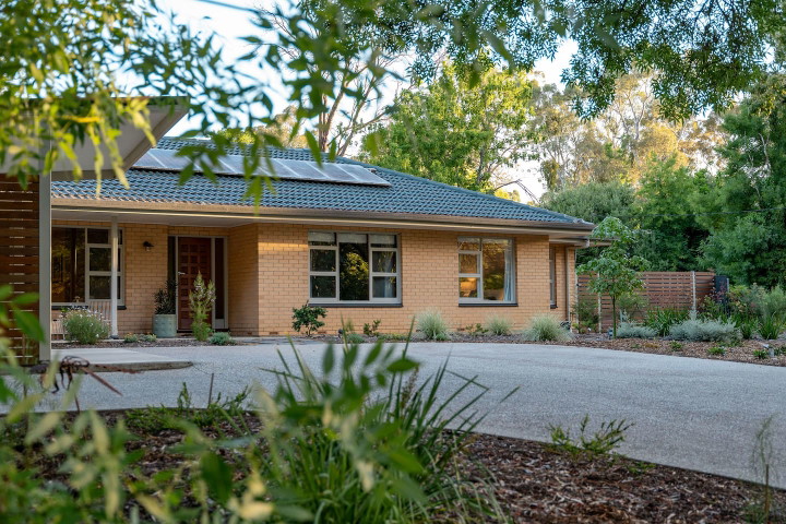 *Saplings Lodge-large Arty Home, Wildlife & Garden - Stirling, SA, Australia