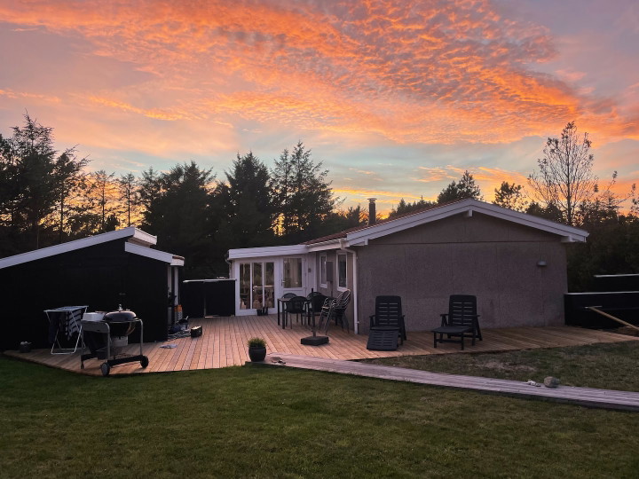 Hyggeligt Sommerhus I Vorupør, Tæt På Vesterhavet - Dánia