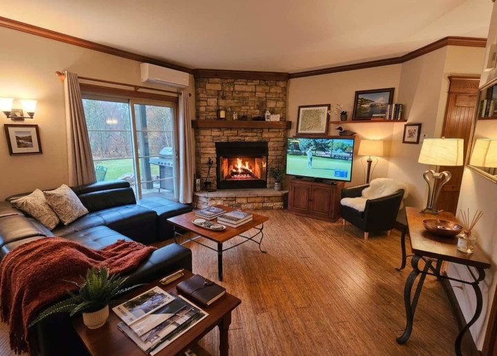 Renovated Ski-in/ski-out 2bdr Condo - Mont-Tremblant