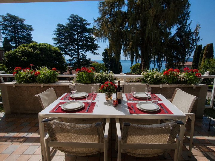 Apartment With Terrace Overlooking The Lake And Parking - Gardone Riviera