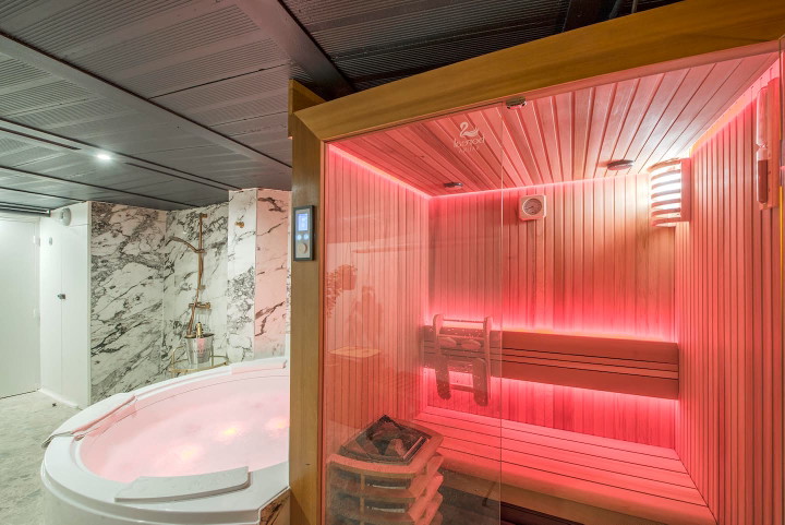 Journey In Latin Quarter + Ac, Spa, Sauna, Gaming - Paris
