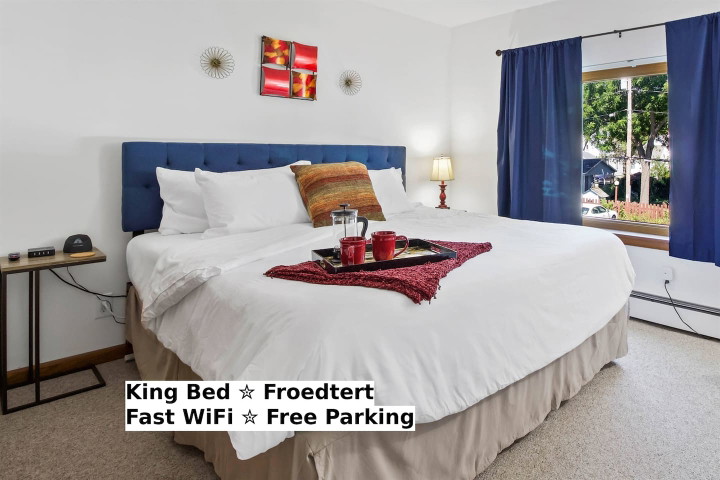 Walk To Tosa Village | Cafés & Shops | King Bed - Wauwatosa, WI