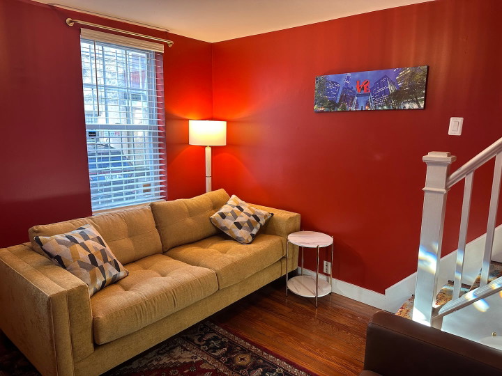 Washington Sq West Full Townhouse. - Camden, NJ