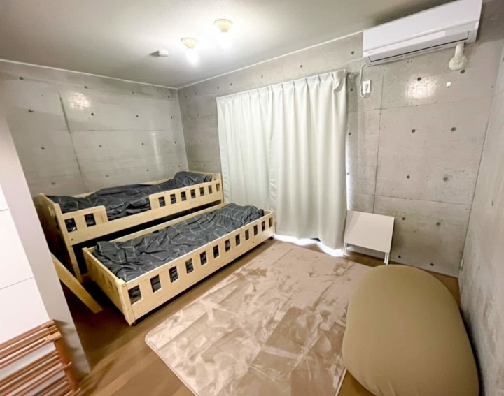 [1-room Rental] Maximum 3 Guests / Free Parking / Supermarket Right Next Door! - Matsuyama