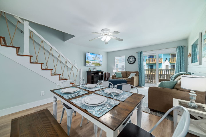 Prime Spot!!! 3br/2ba Condo Overlooking Pool & Across From Beach! - Alabama