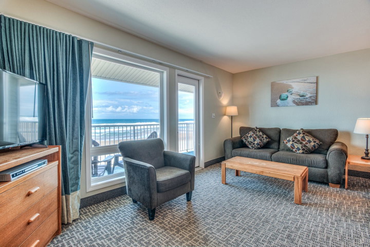 Oceanfront Suite - 2 Queen Beds - Beach Access - Pool And Hot Tub - リンカーン・シティ, OR