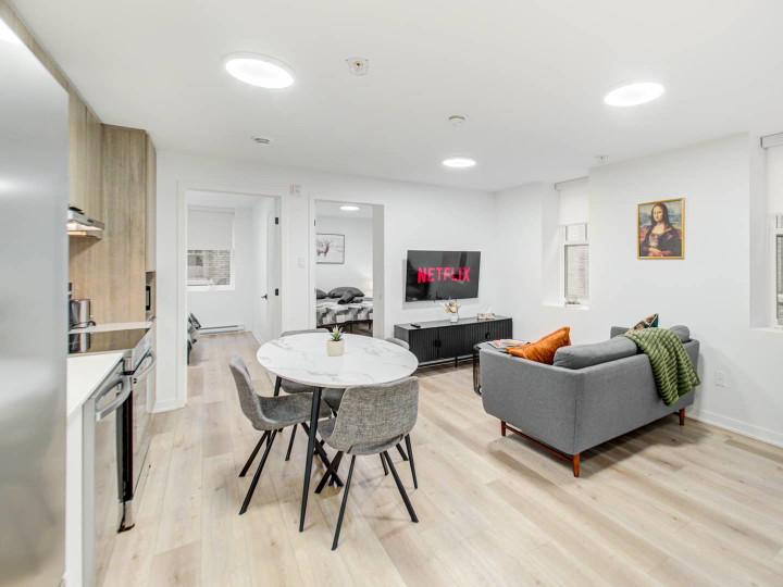 Charmant Appartement De 2 Chambres Au Cœur Du Centre-ville - Montréal, QC