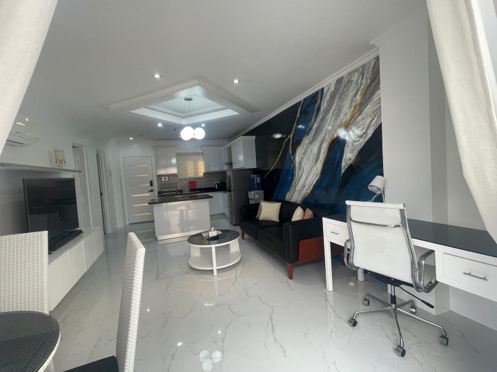 Newly Renovated Top Floor 1 Bed Apartment - Angeles