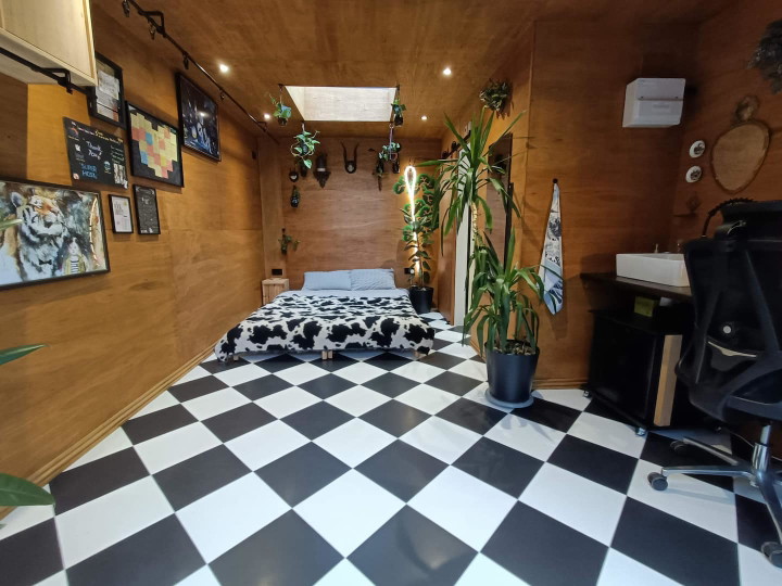 Canary Wharf London Private Cabin Aircon Parking - London