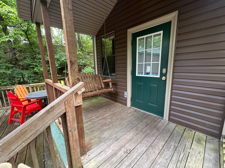 Deluxe Cabin, Sleeps 4, Queen Bed / Bunk Beds - Hot Springs, AR