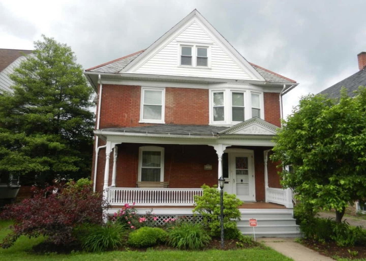 Spacious 4br Near Downtown | Fenced Yard + Garage - Williamsport, PA