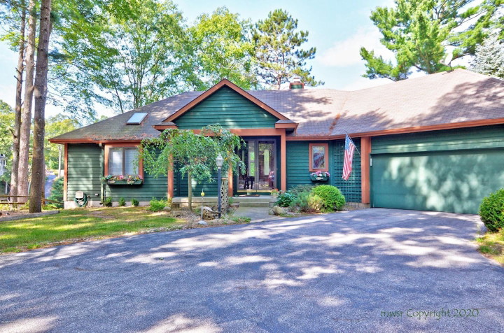 Pentwater Lakefront Getaway With Private Boat Dock - Pentwater, MI
