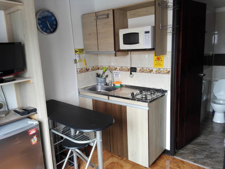Estudio Dimunuto Excelente Vista De Medellín. - Medellín