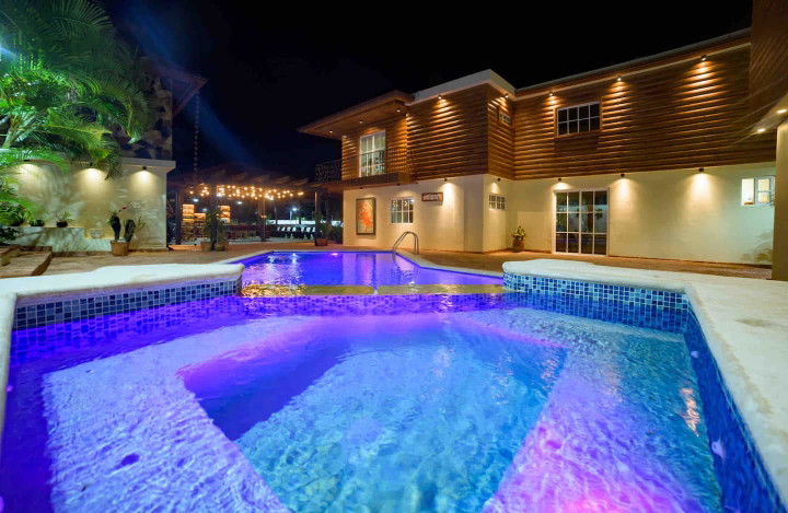 Central Location In Jarabacoa, 24 People, Heated Pool - Dominik Cumhuriyeti