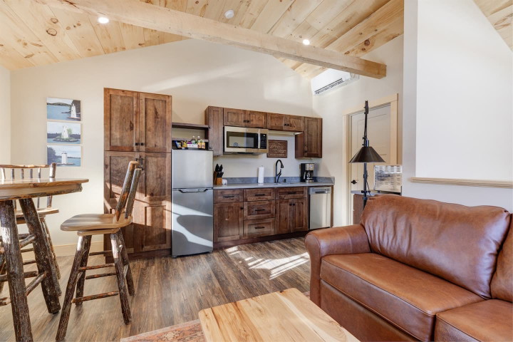 1 Bed/1.5 Bath Suite #10 The Lodge, Mountain Views - New Hampshire (State)