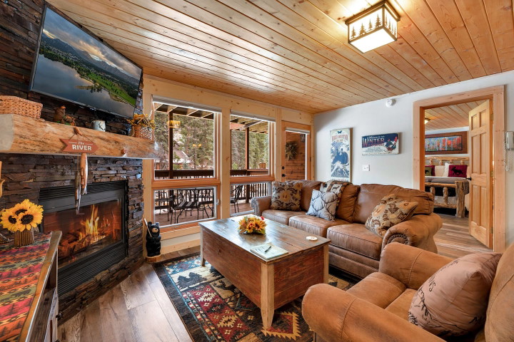 Riverfront Retreat  Fireplace  Close To Rmnp - Estes Park, CO
