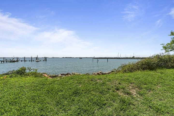 Fisherman's Cabin - Water Front And Pet Friendly - Norfolk, VA