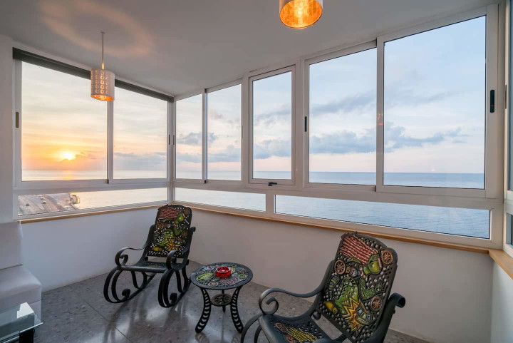 Malecon View - Excellent Apartment + Great Views - Havana
