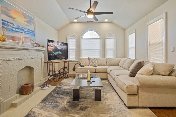 Beautiful & Spacious Half Duplex In Plaza District - Oklahoma City