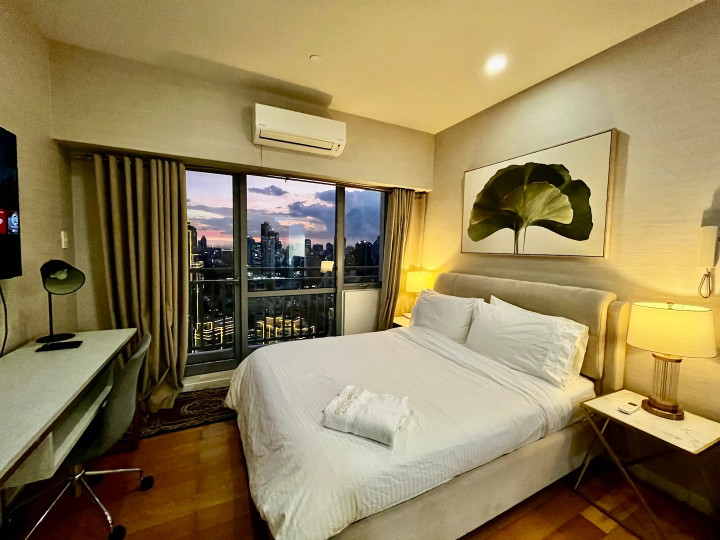 Hotel Theme Suite W/ Rockwell Makati View - Makati