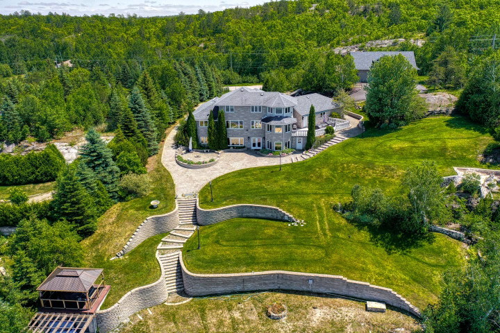 Luxe Lake Front | Sauna | Pool Table | Firepit - Greater Sudbury