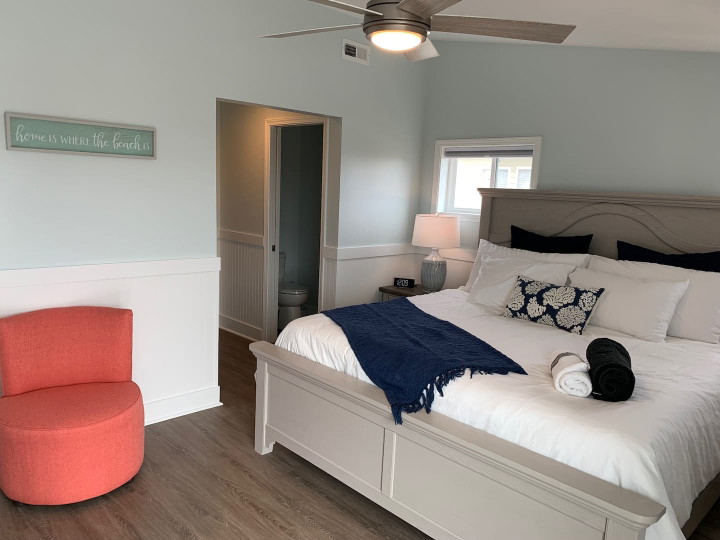 Modern 3 Bed/3 Ba Walkable To Downtown Surf City! - Surf City, NC