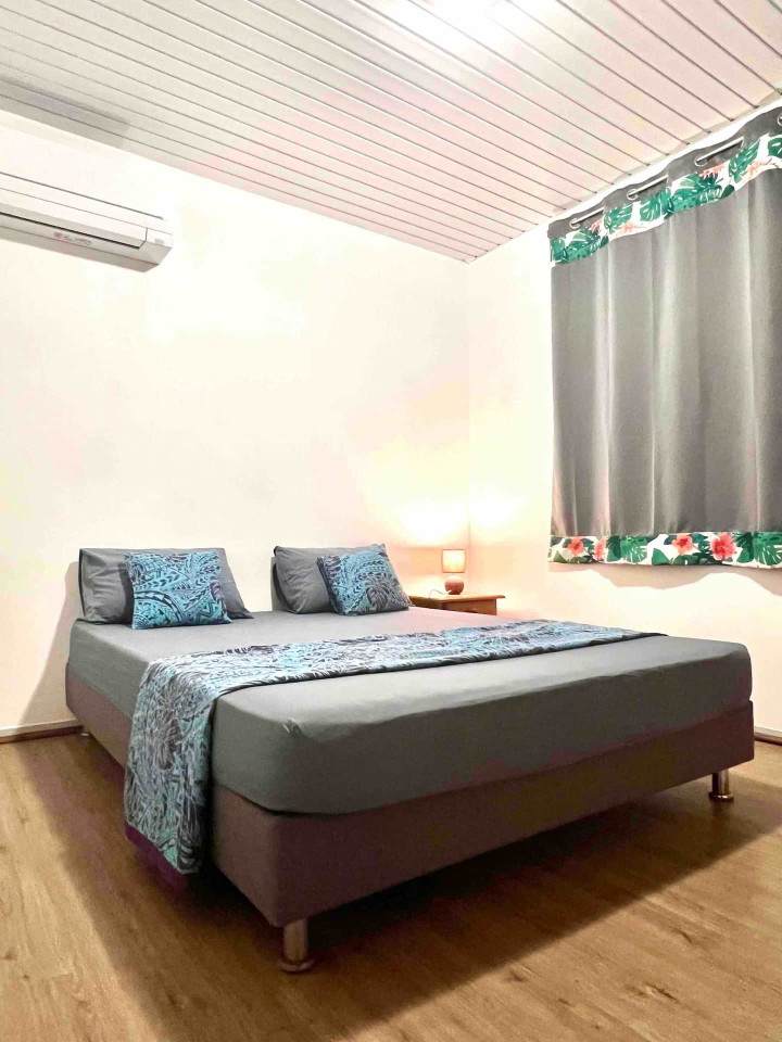 For 2 People. Close To All Amenities - French Polynesia