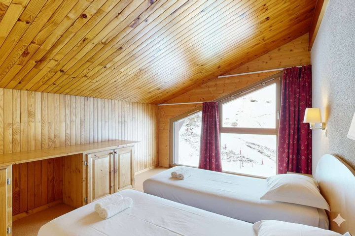 Résidence Les Arolles  La Plagne 1800 / Large Fa - Rue du Télémétro