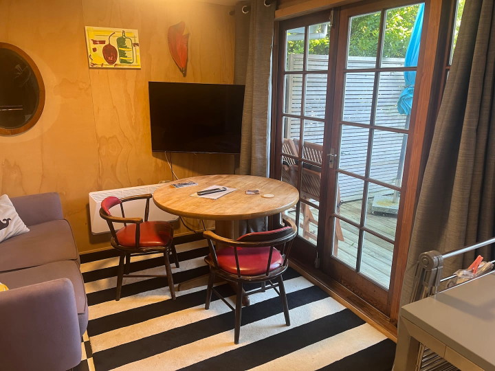 The Windsor Suite
- Stylish Inner City Studio Flat - New Plymouth