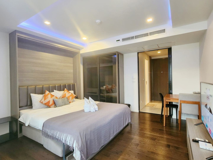 14 Luxury Condo In Bangkok, Sukhumvit/asok Bts Station Is Within Walking Distance! Free Swimming Pool, Fitness & Wi-fi/bathtub - Bangkok