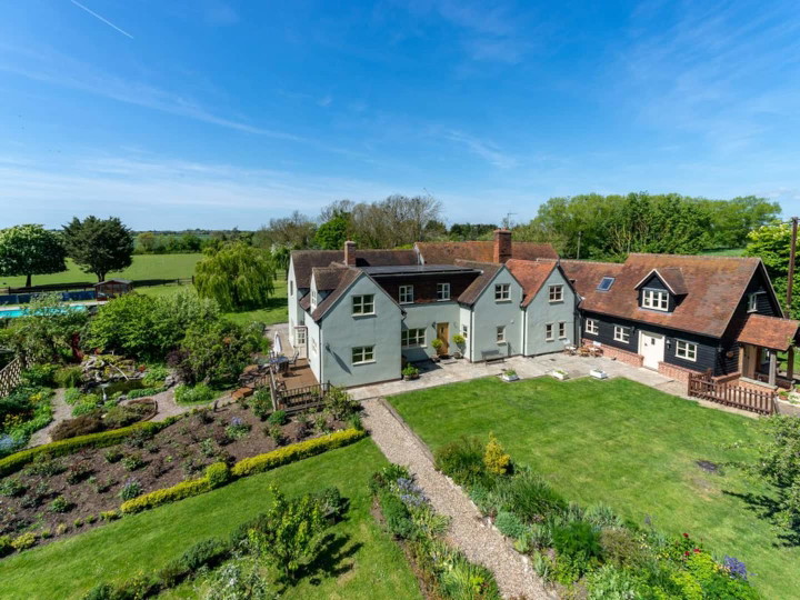 8 Bedroom Countryside Farmhouse - マルドン