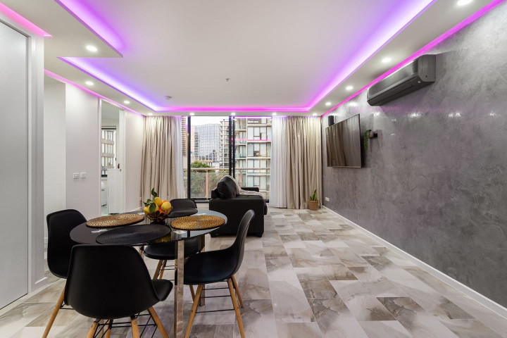 Stylish 3-br Apt: Sleeps 8, Views + Pool+car Park - St Kilda