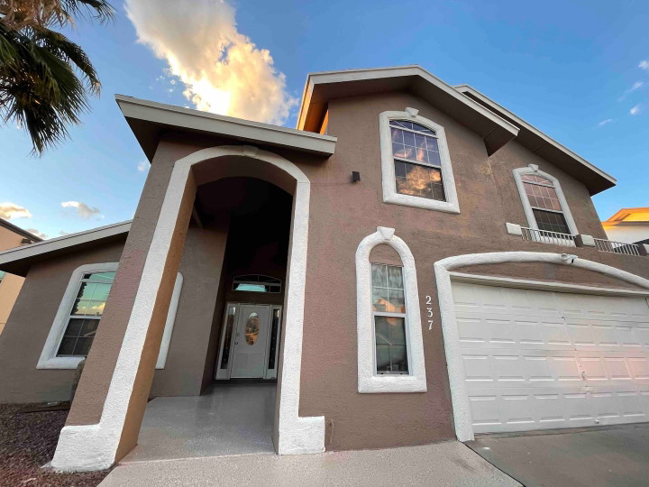Westside El Paso Beautiful Big House Lots Of Perks Contemporary Nice Backyard - Santa Teresa, NM