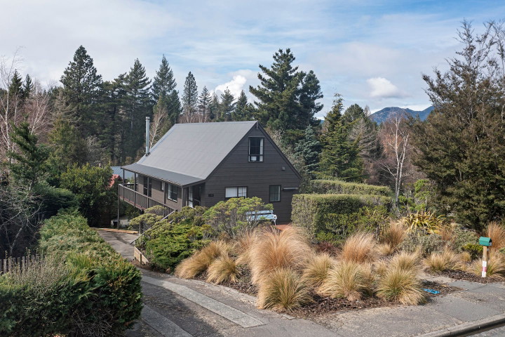 Spacious Hanmer Retreat - Families & Groups - Hanmer Springs