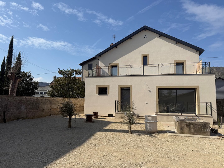 Gîte Entier Dans Grand Terrain Clos Avec Piscine - Drôme