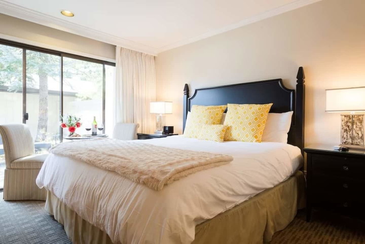 Napa Studio | Wineries, Pets, Pool - Napa, CA