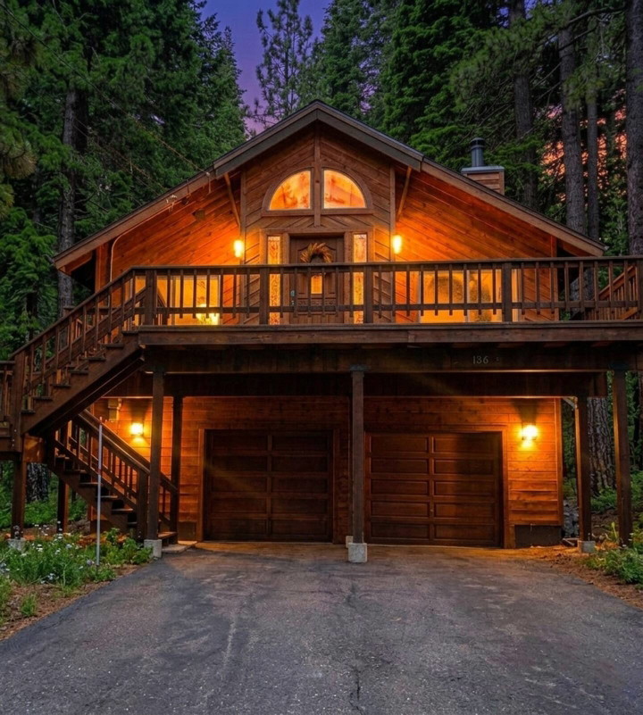 Cozy Tahoe Donner Cabin | Deck & Fireplace - Truckee