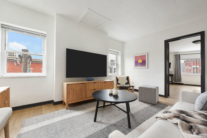 Off Street Parking, King Bed, On Butler Street! - Pittsburgh, PA
