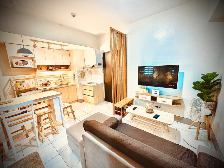 Team Kahoy 2-br Condo City View W/ Netflix & Pool - Quezon City