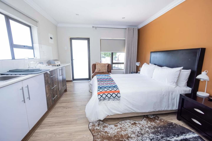 Airport Bachelor Cottage @ Mohloli - Lesotho