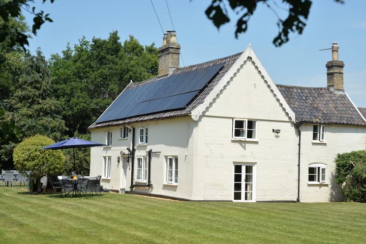 Hot Tub + Fishing + Dog Friendly | Sleeps 10 - Suffolk