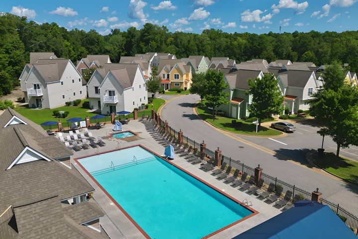 Where Every Detail Feels Just Right! Pool, Parking - Yorktown, VA