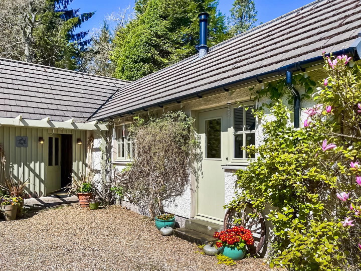 Courtyard Cottage - Aberfeldy
