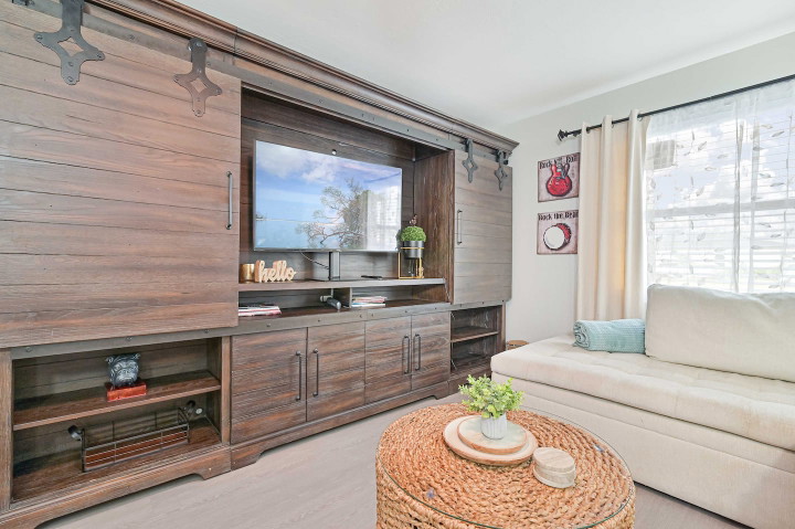 Stylish & Modern W Pool Near Downtown And Airport! - Cape Coral, FL
